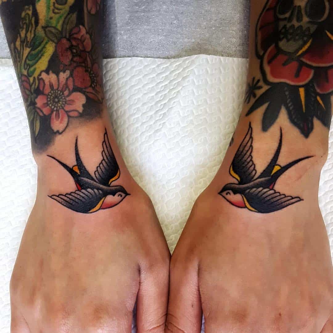 Il significato dei tatuaggi: la rondine