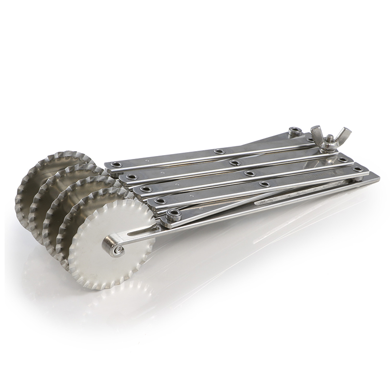 Extensible pasta cutter - 7 smooth + 7 wavy blades - Martellato ...