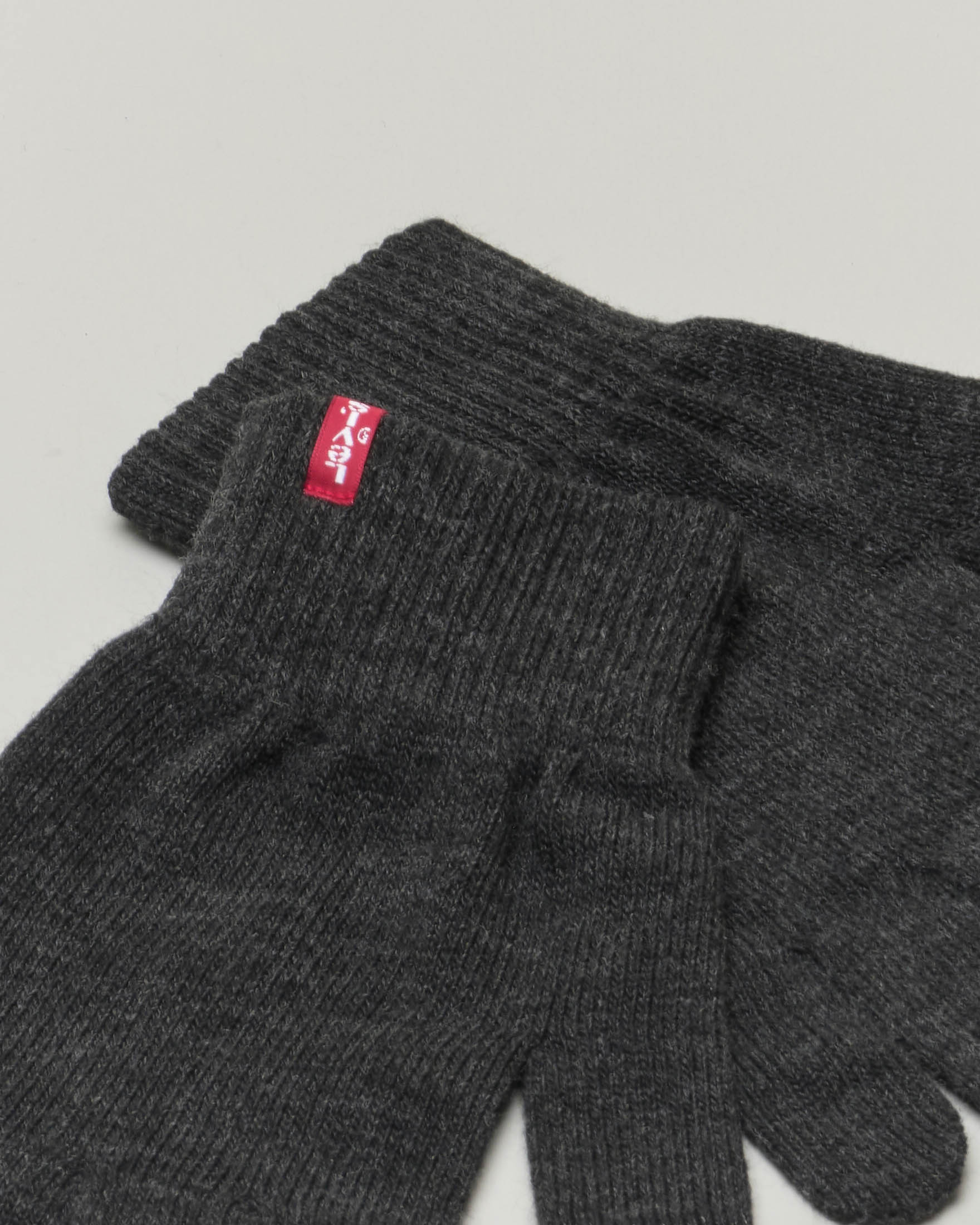 Guanti Levi's antracite tinta unita con piccola etichetta rossa porta ...