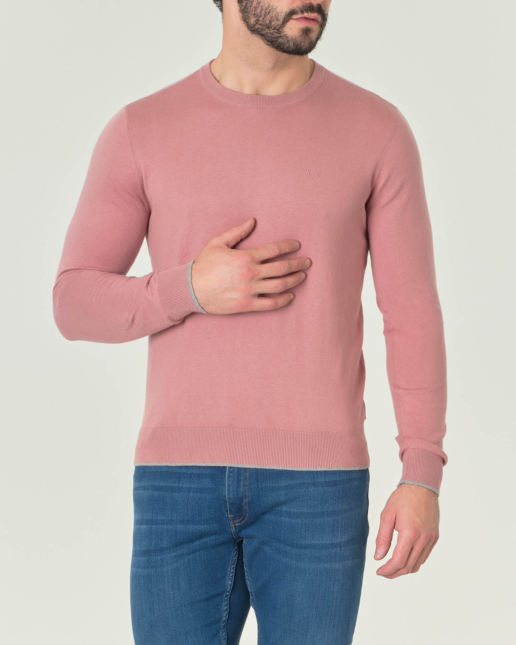 Maglia rosa girocollo in cotone e cashmere con logo ricamato sul petto