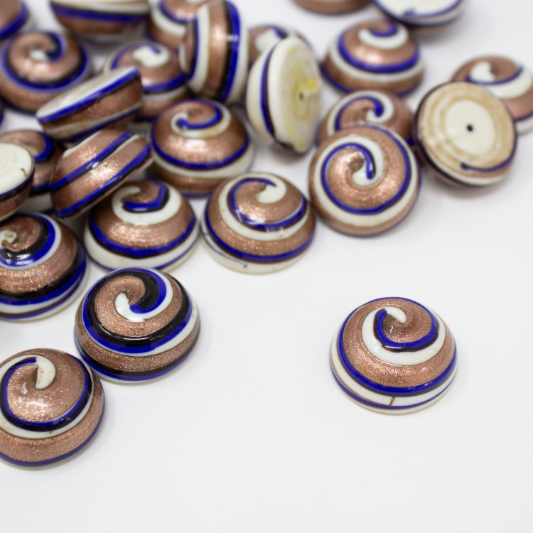 Perla di Murano Ø20 mm con disegno a spirale colore bianco in pasta con ...