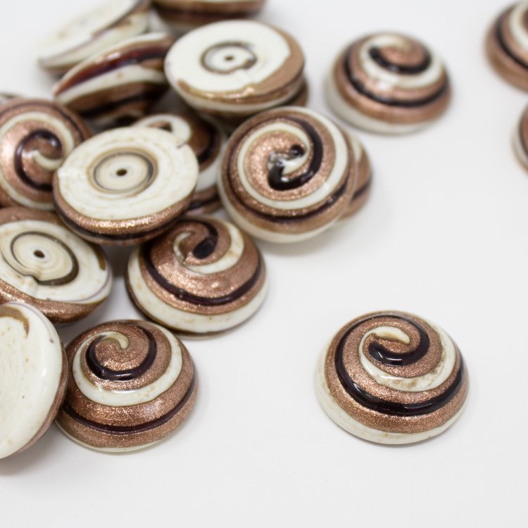 Perla di Murano Ø20 mm con disegno a spirale colore bianco in pasta con ...