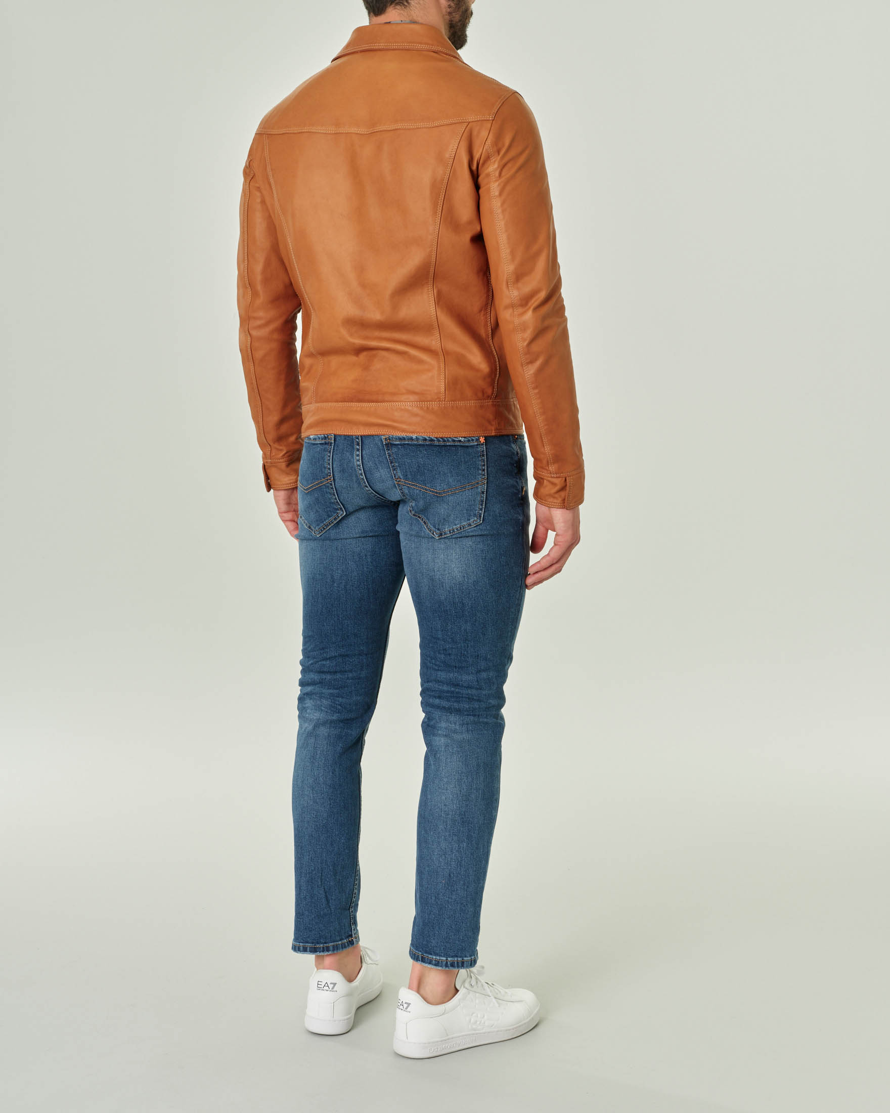 Giubbino color cuoio in pelle con tasche applicate