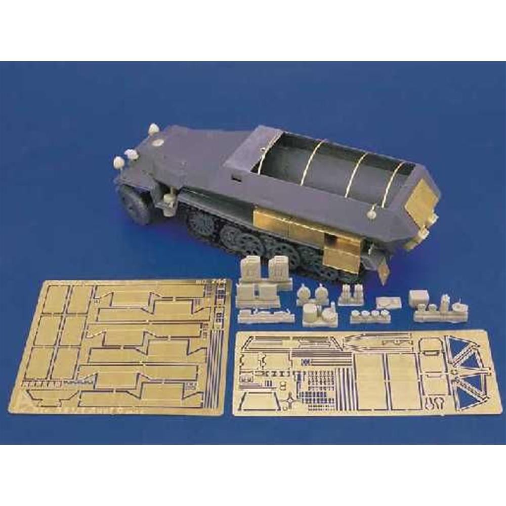 Royal Model: 1/35; set dettaglio per Sd. Kfz. 251 C parte 2 (Tamiya kit ...