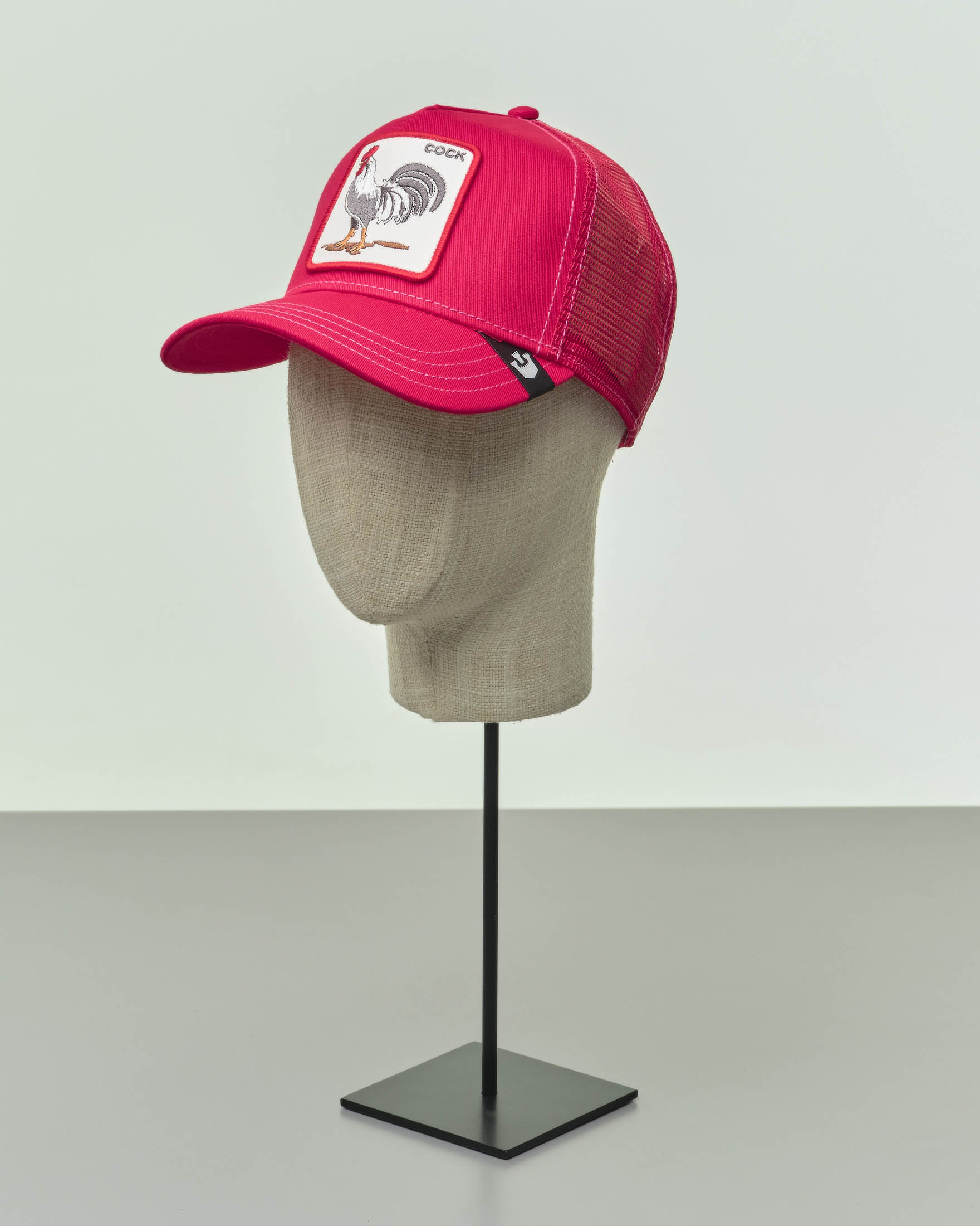 Berretto The Cock Trucker Rosso Con Frontino E Patch Gallo