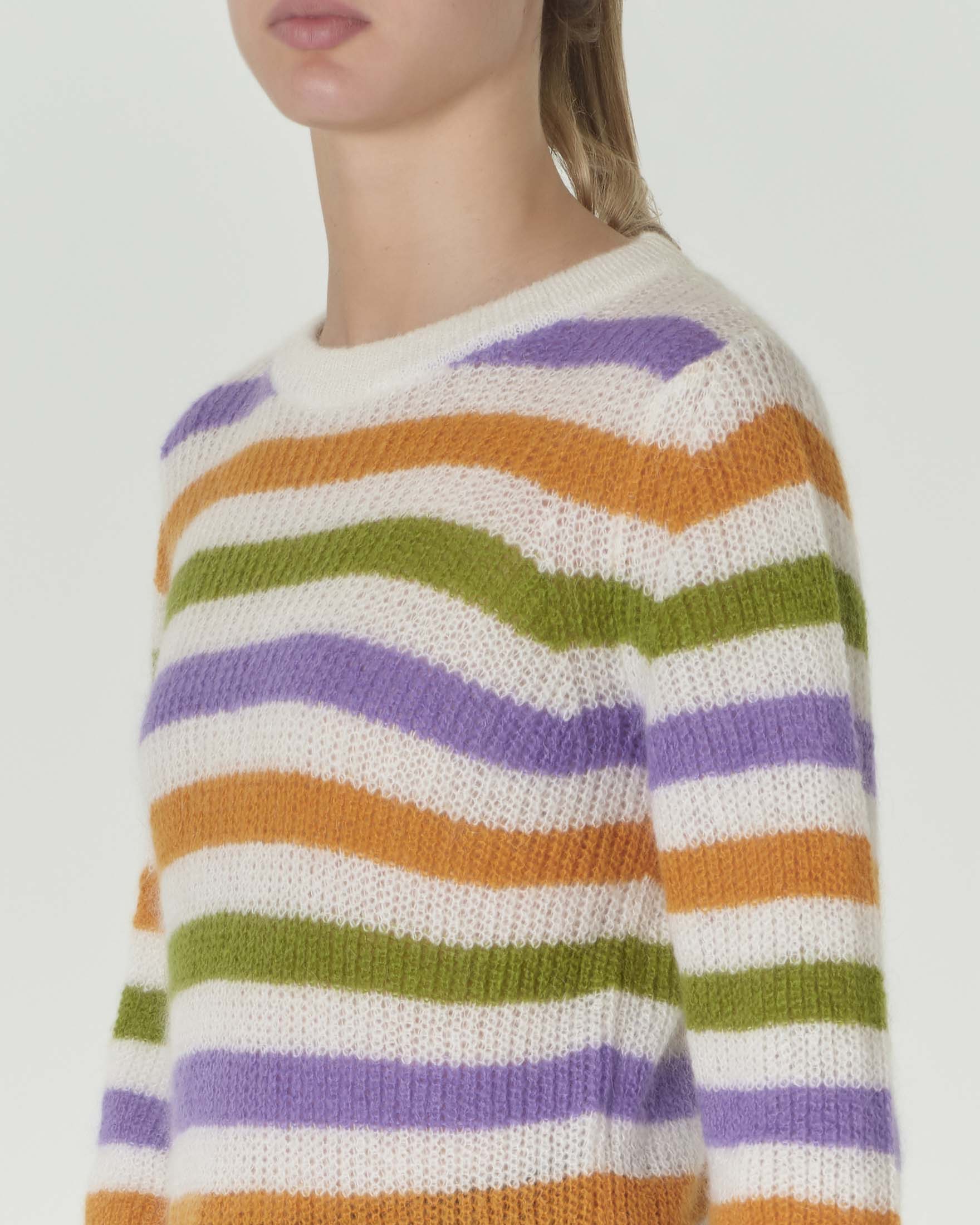 Maglia bianca in mohair a righe verdi, viola e arancioni