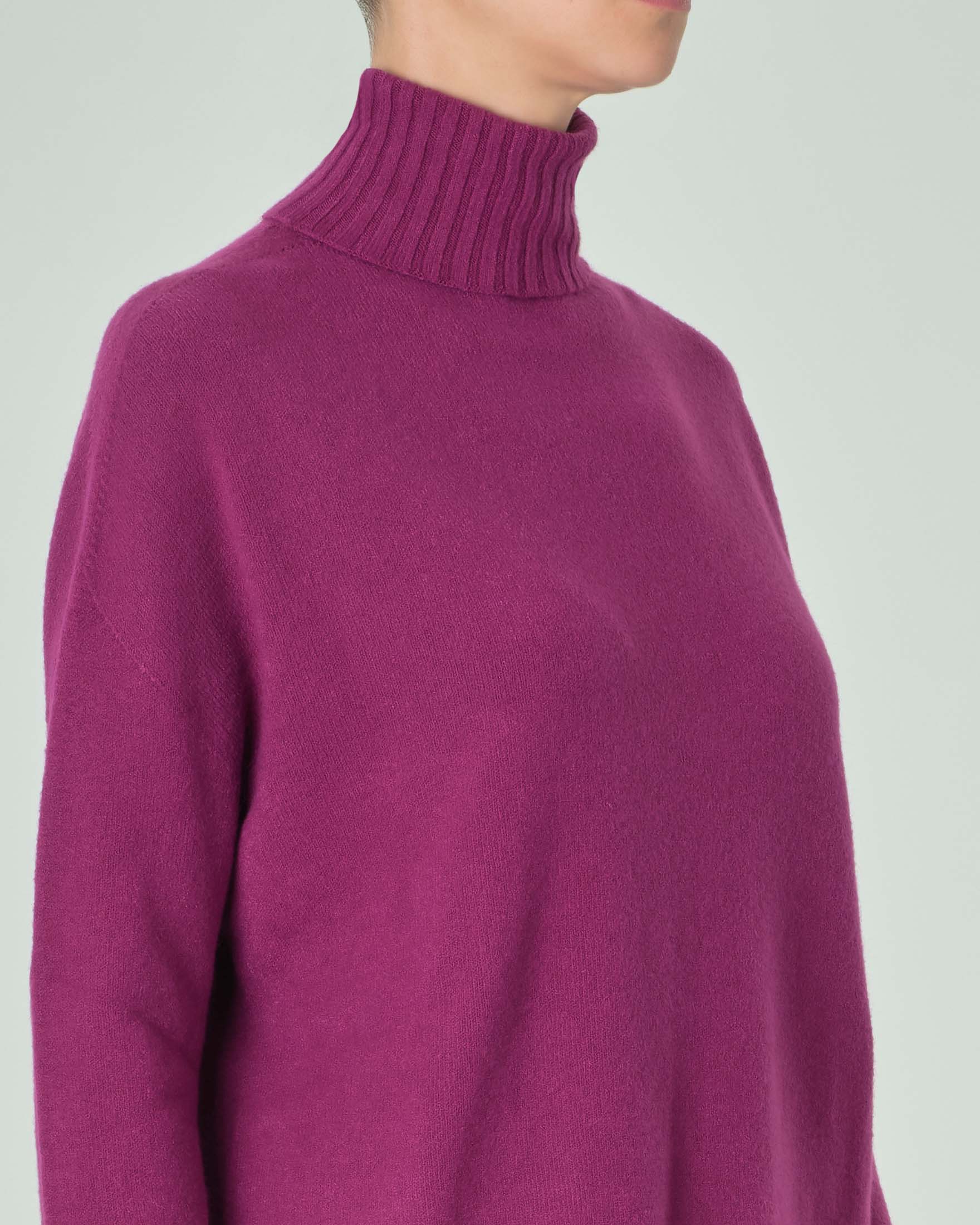 Dolcevita boxy color ciclamino in misto viscosa con giromanica sceso