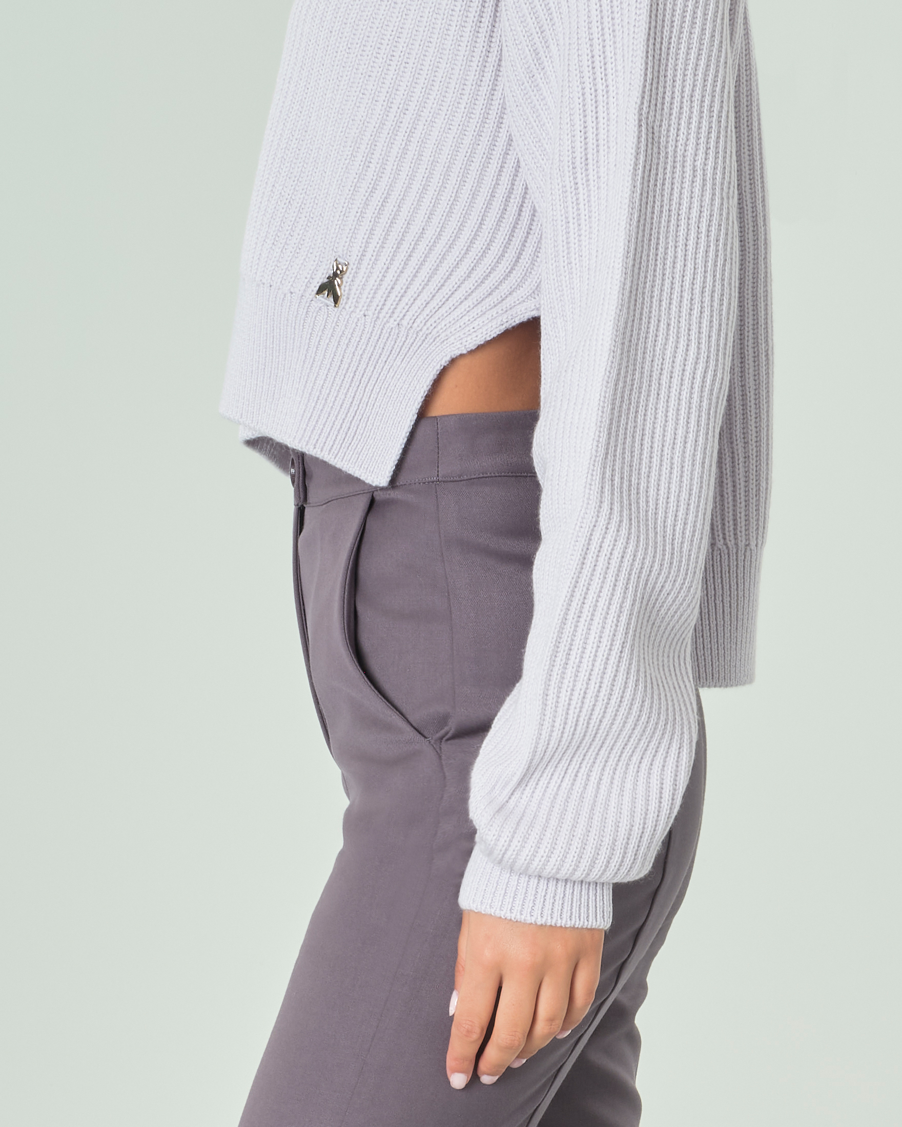 Maglia color ghiaccio cropped a coste in misto lana con maniche lunghe ...