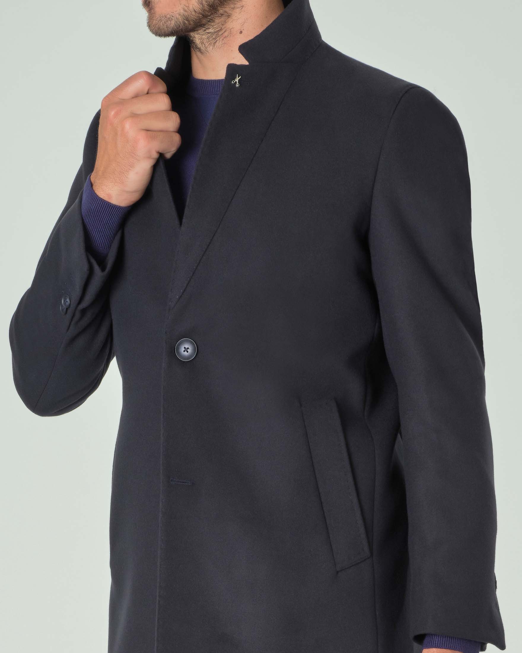 Cappotto blu in panno di viscosa stretch con rever dritto