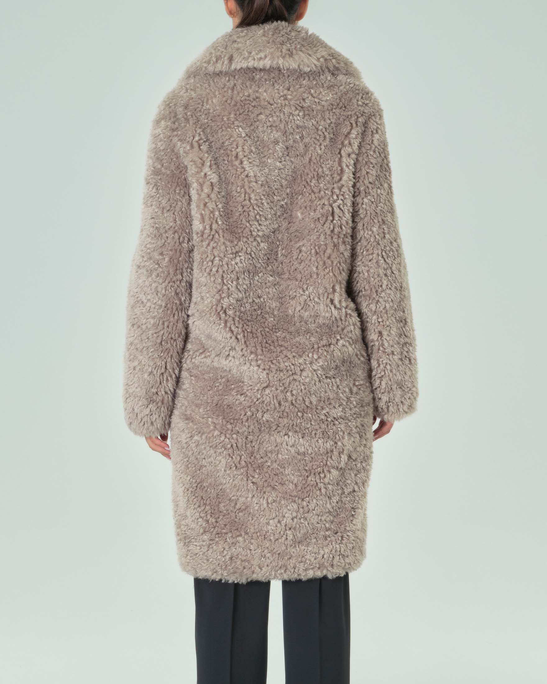 Cappotto lungo color taupe in tessuto effetto teddy reversibile con ...