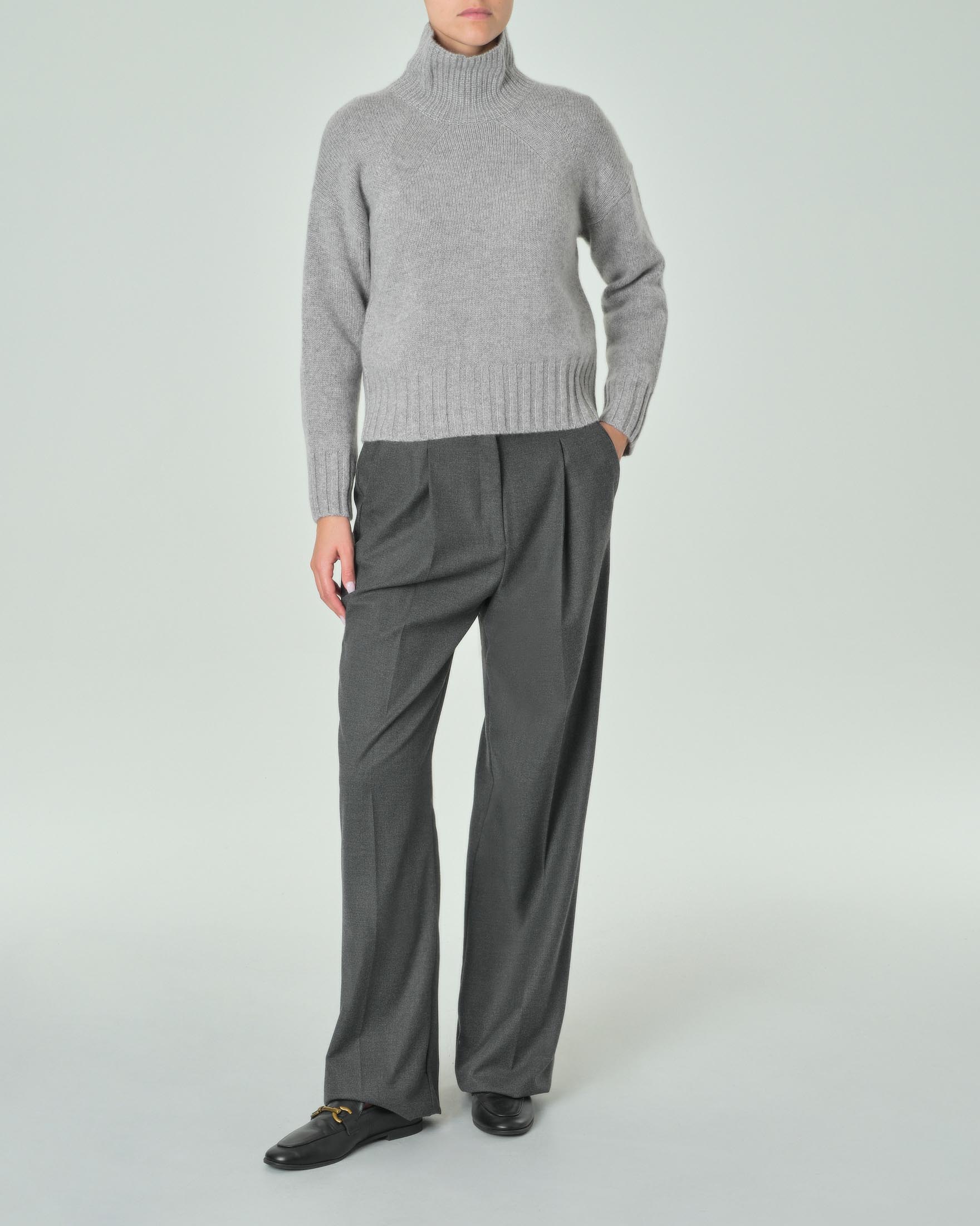 Dolcevita grigio in puro cashmere e maniche raglan