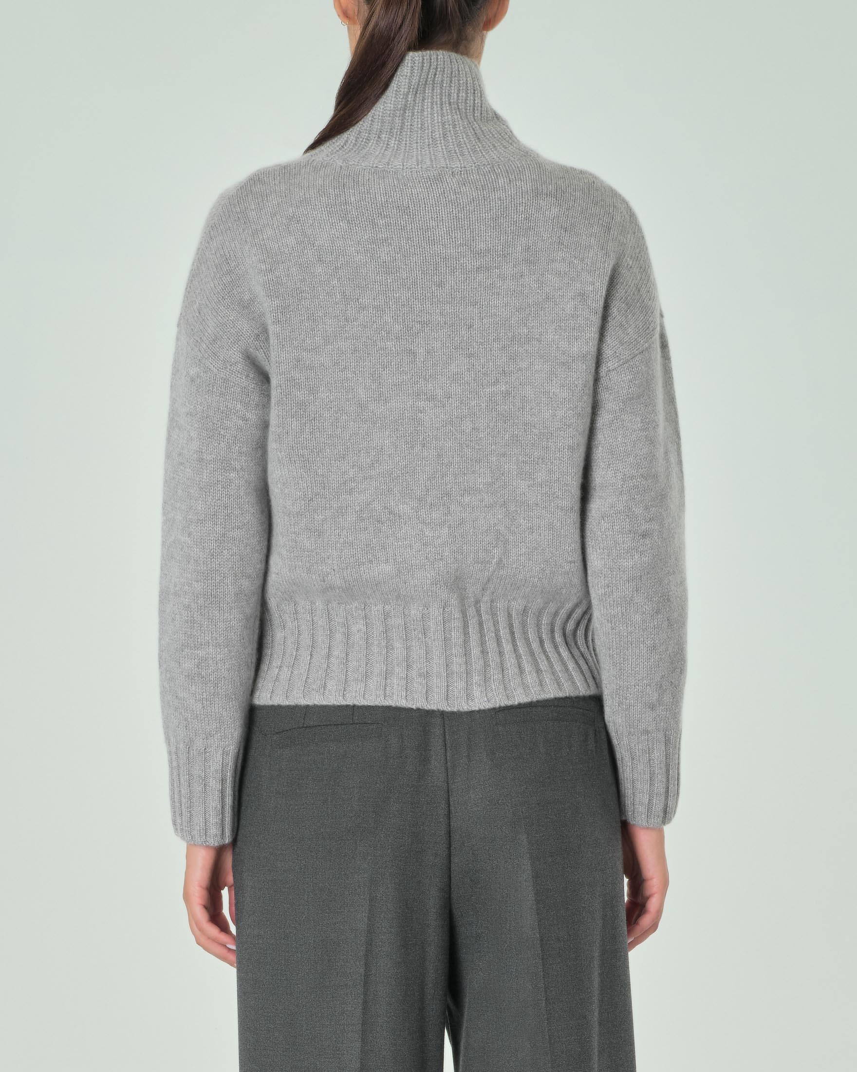 Dolcevita grigio in puro cashmere e maniche raglan