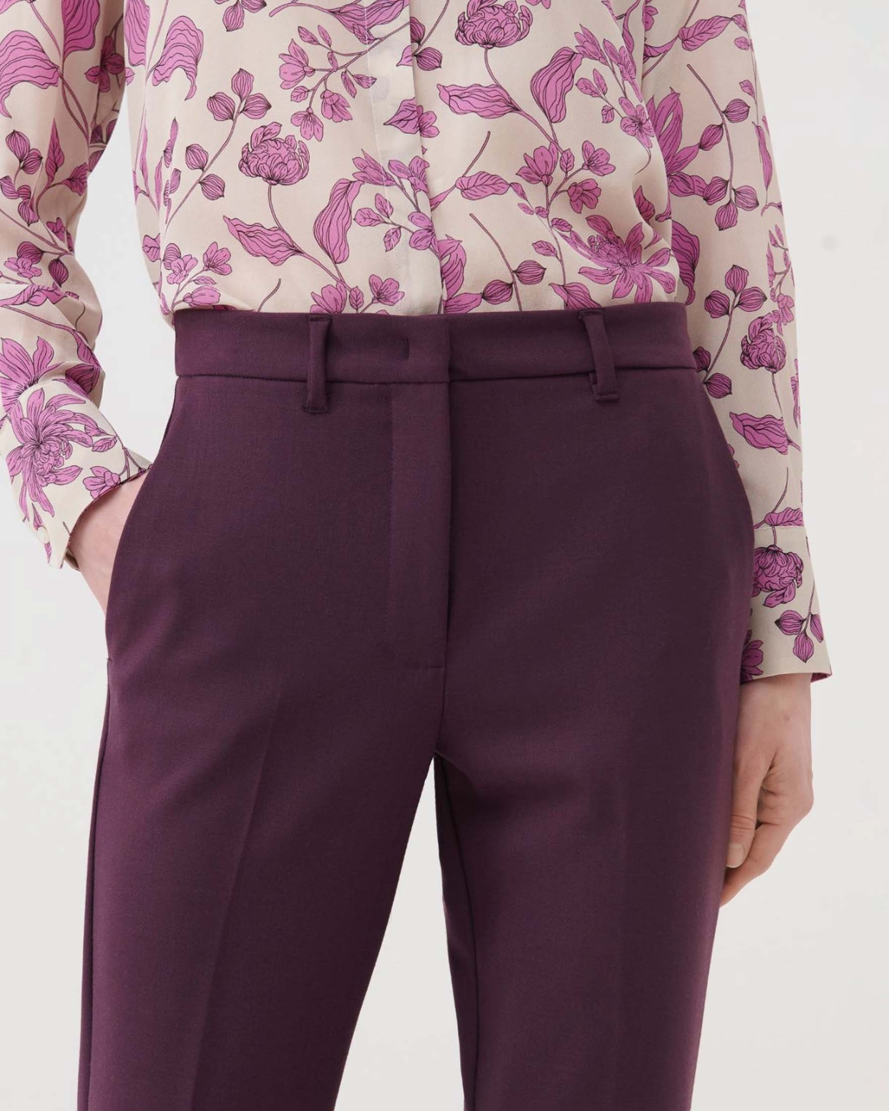 Pantaloni color melanzana in saglia di misto lana dalla linea dritta