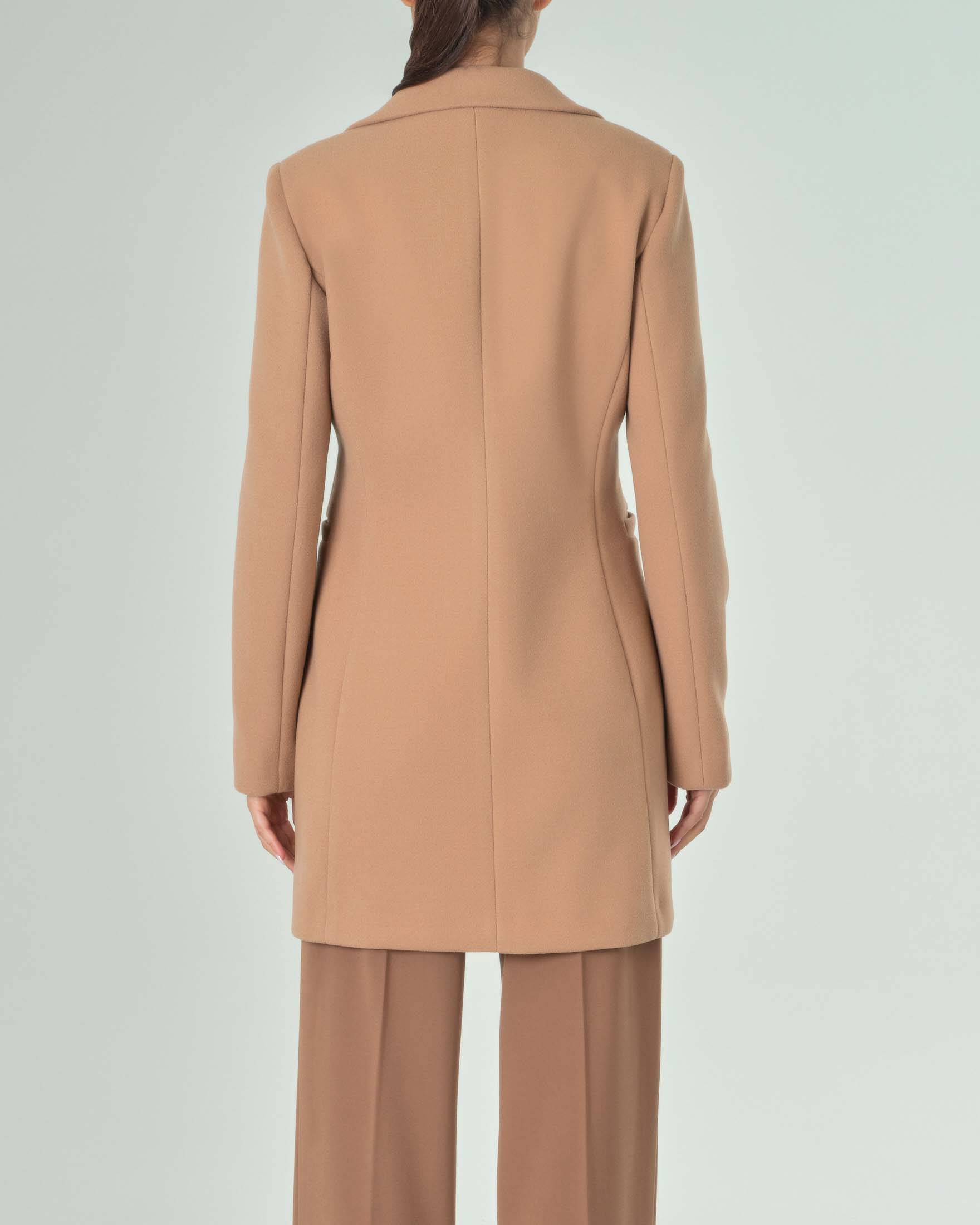 Cappottino color cammello in panno dal taglio maschile con scollo a ...