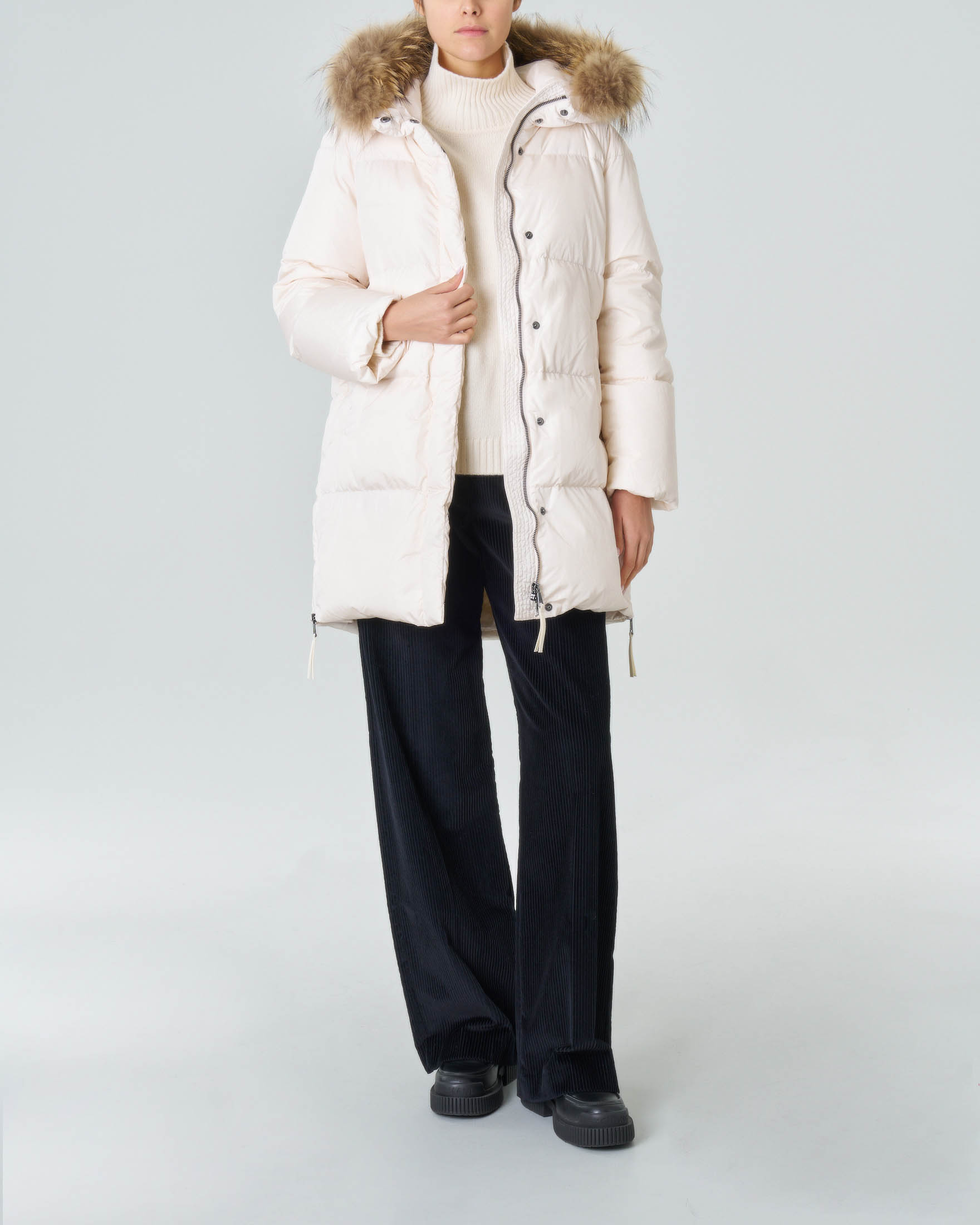 Giaccone imbottito color avorio in piuma d'oca in taffetà antigoccia ...