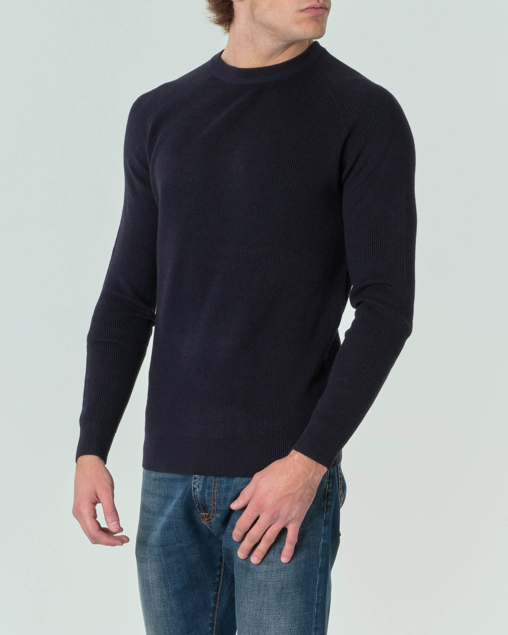 Maglia blu girocollo in misto lana a coste con maniche raglan