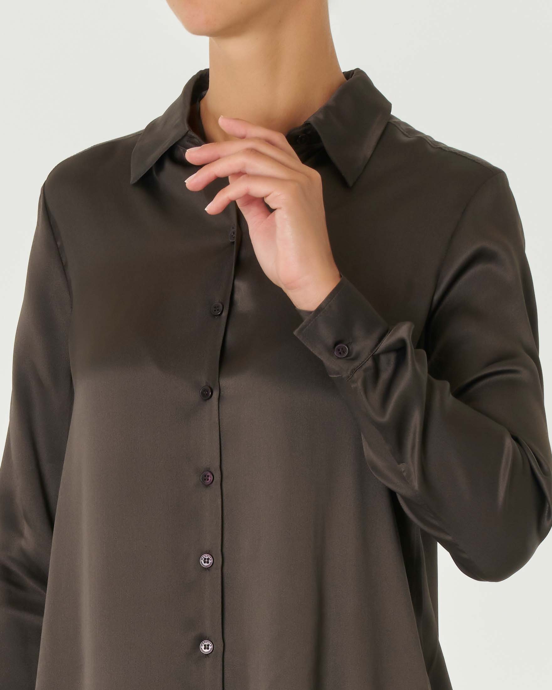 Camicia color testa di moro in raso di misto seta con colletto classico ...