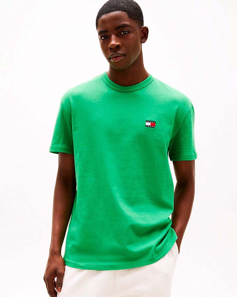 T-shirt mezza manica Tommy Jeans verde con flag porta logo ricamato sul ...