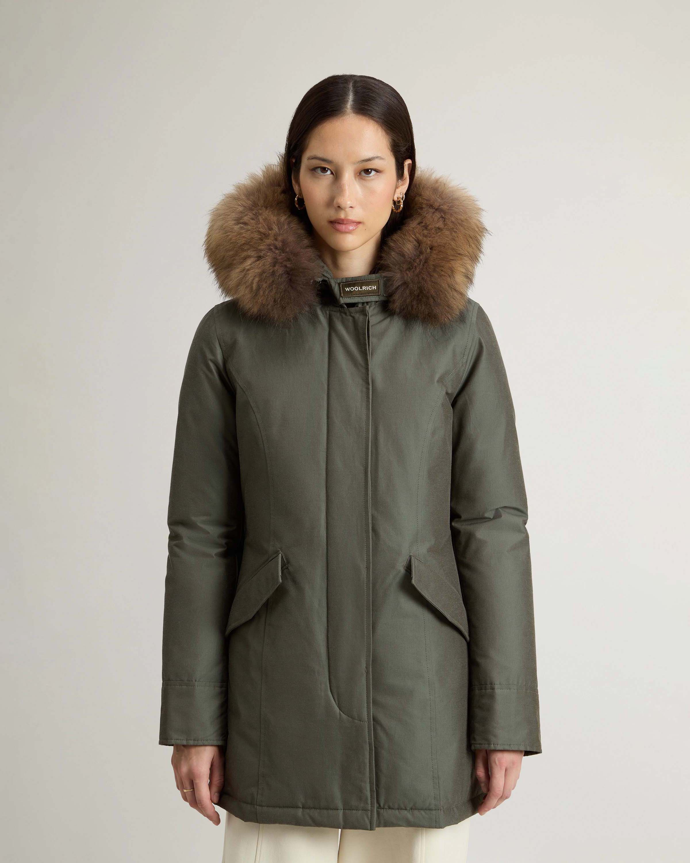 Arctic Parka Woolrich slim fit verde militare imbottito in piuma ...