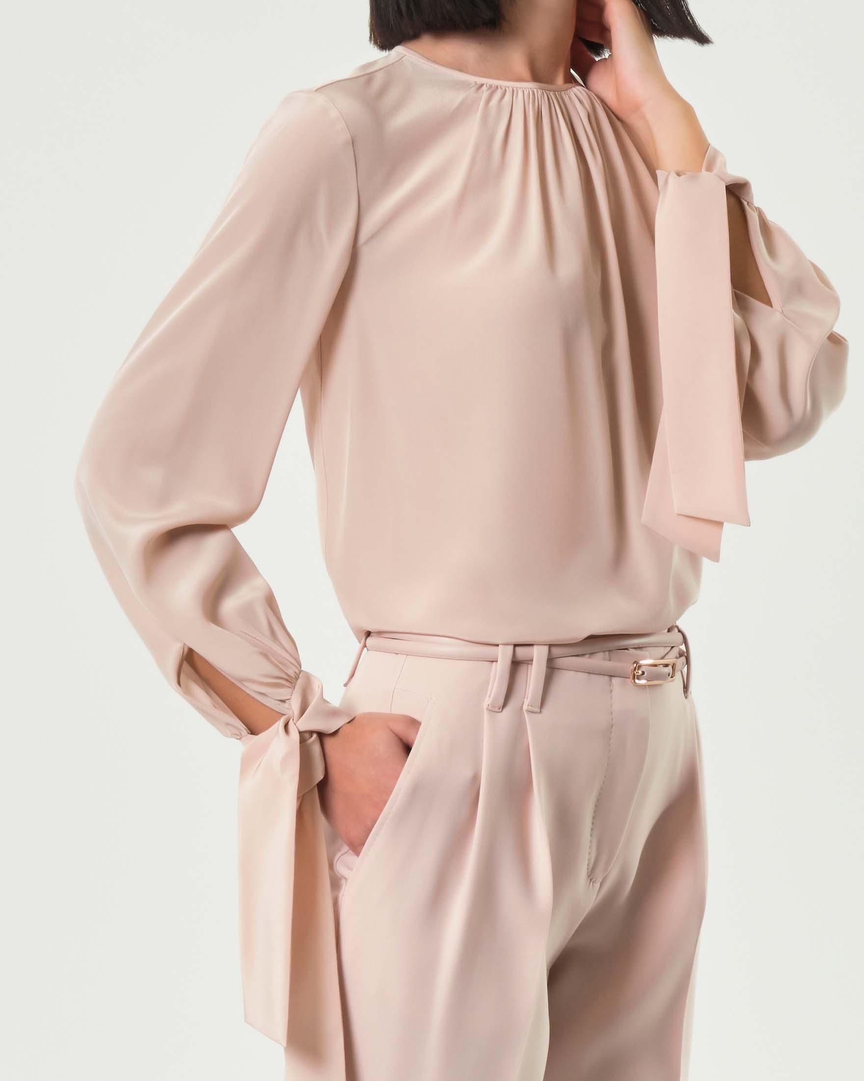 Blusa rosa cipria Max Mara Studio in seta con arricciatura lungo lo ...